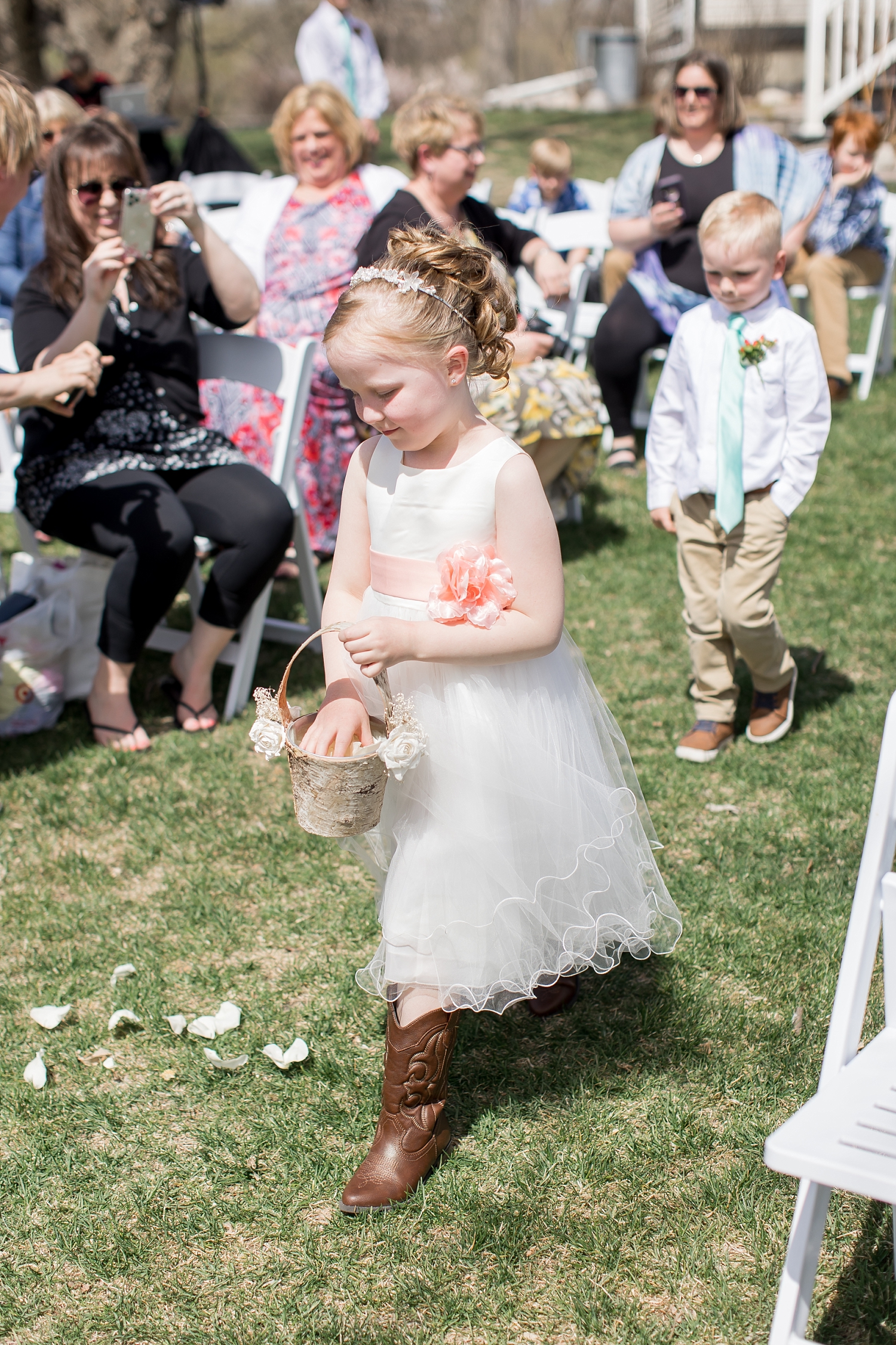 Rustic Oaks Moorhead MN Wedding Abby Anderson Photographer