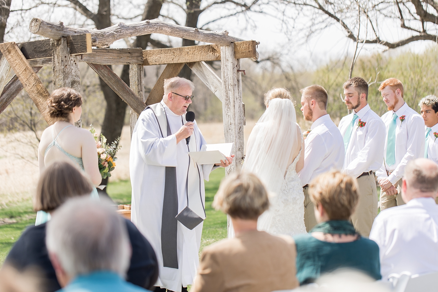 Rustic Oaks Moorhead MN Wedding Abby Anderson Photographer
